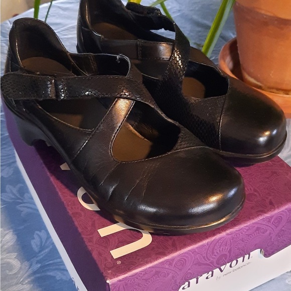 Aravon | Shoes | Aravon Black Leather Mary Jane Low Heels | Poshmark